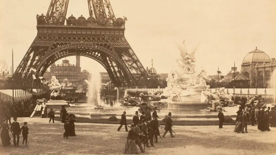 The Eiffel Tower is an attraction in Paris, its history and information ...