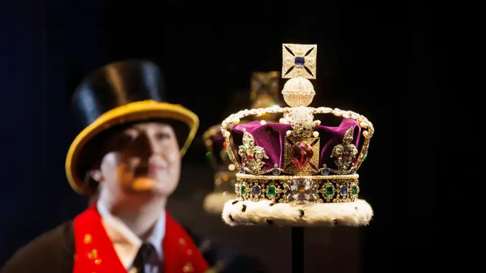 Tower of London a fortress, palace, prison, and valuable monument - Get ...